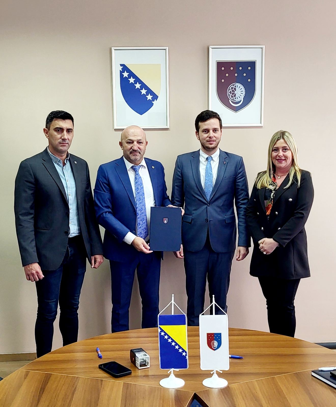 U Vladi KS potpisan Ugovor o pristupanju Kolektivnom ugovoru za službenike organa uprave i ...